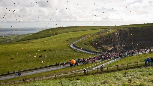 700 balloons and one message to the world | About New7Wonders