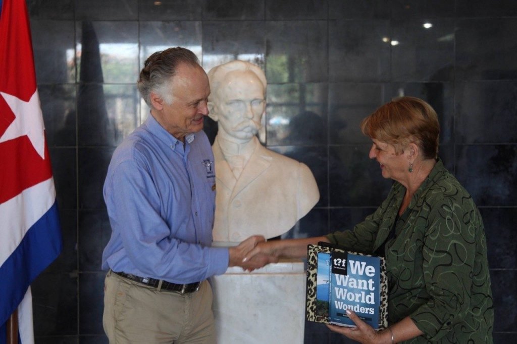 Bernard Weber donates New7Wonders legacy books to Havana public library ... Bernard Weber donates New7Wonders legacy books to Havana public library ...
